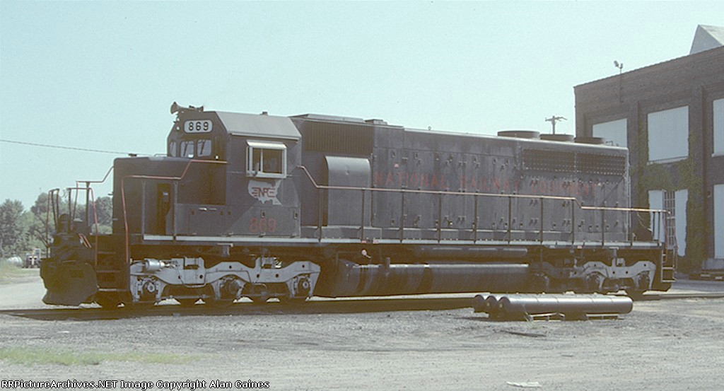 NRE SD40 869